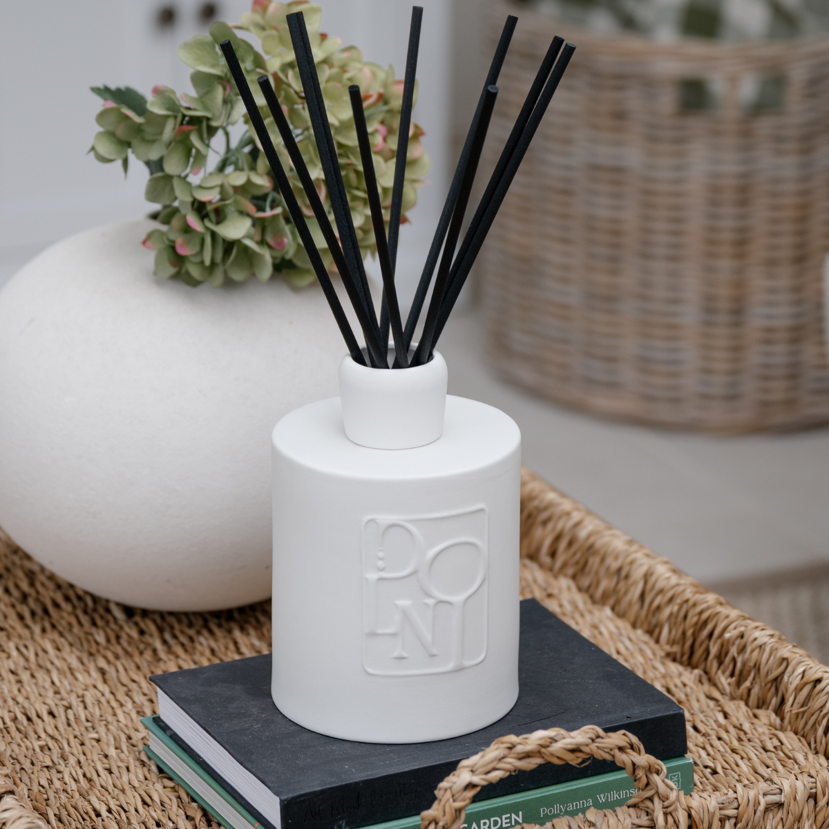 Dolni White Ceramic 1500ml Blackberry Oud Large Reed Diffuser – Chloe ...